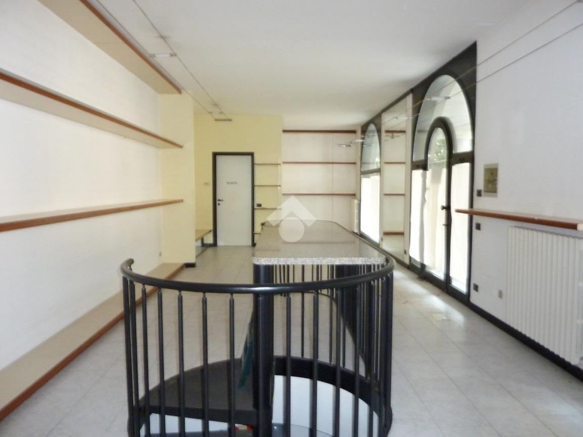 Negozio in vendita a Malnate