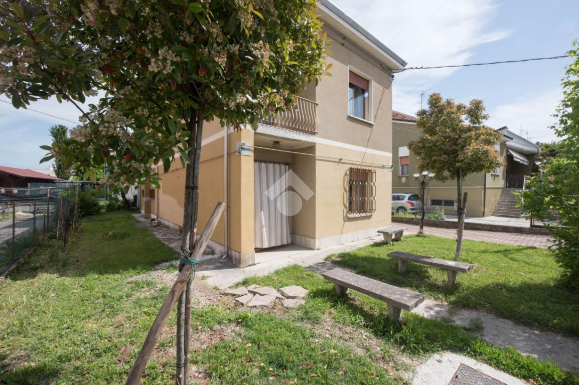 Casa indipendente in vendita a Cento