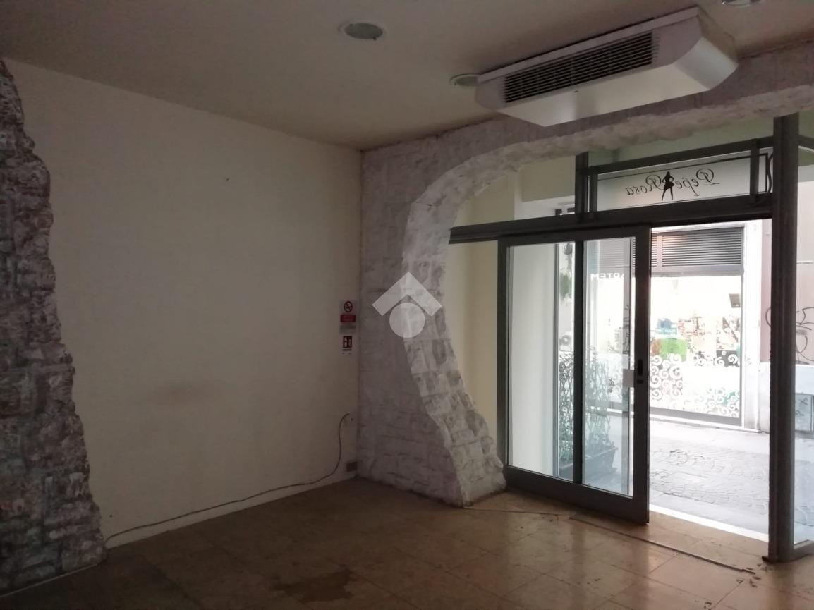 Negozio in affitto a Brescia
