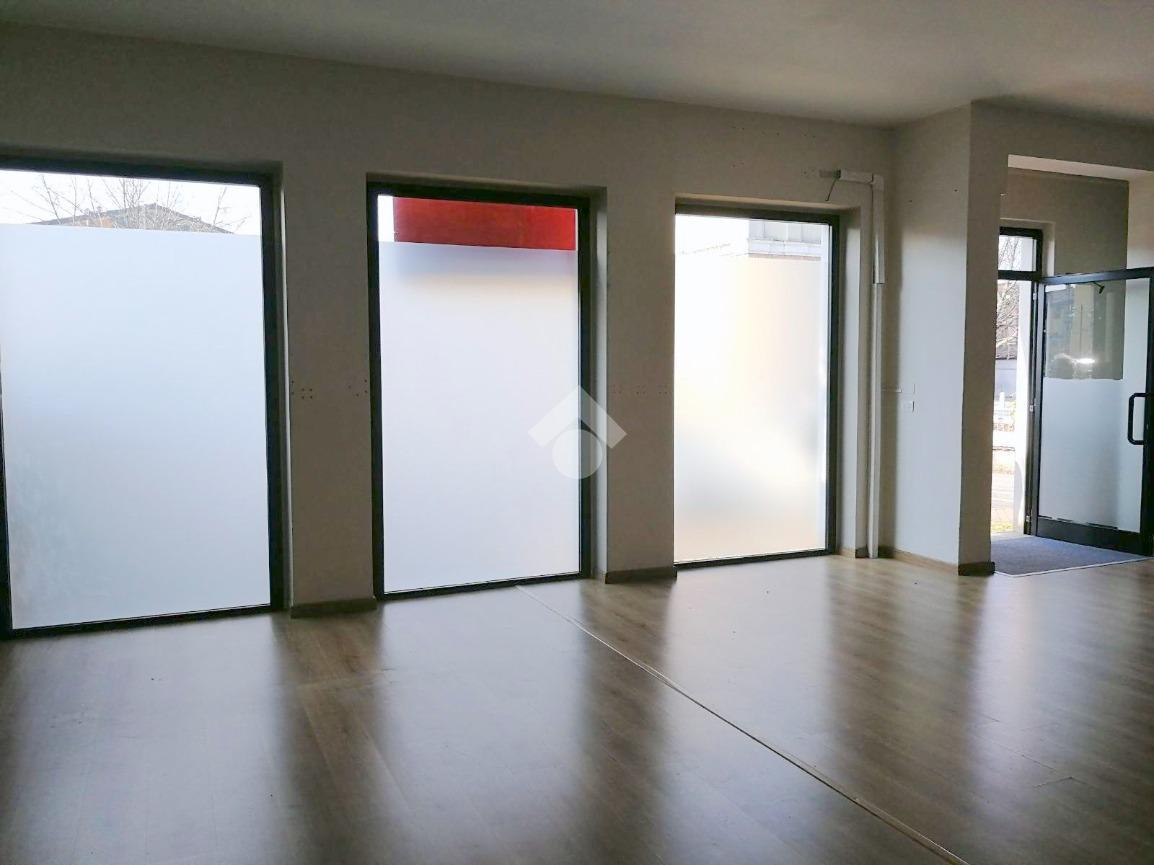 Negozio in affitto a Brescia