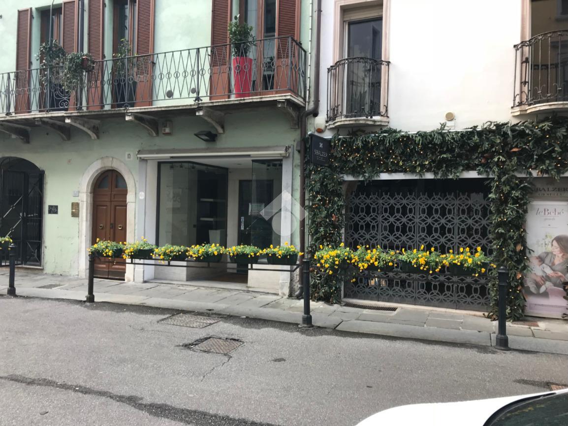 Negozio in affitto a Brescia