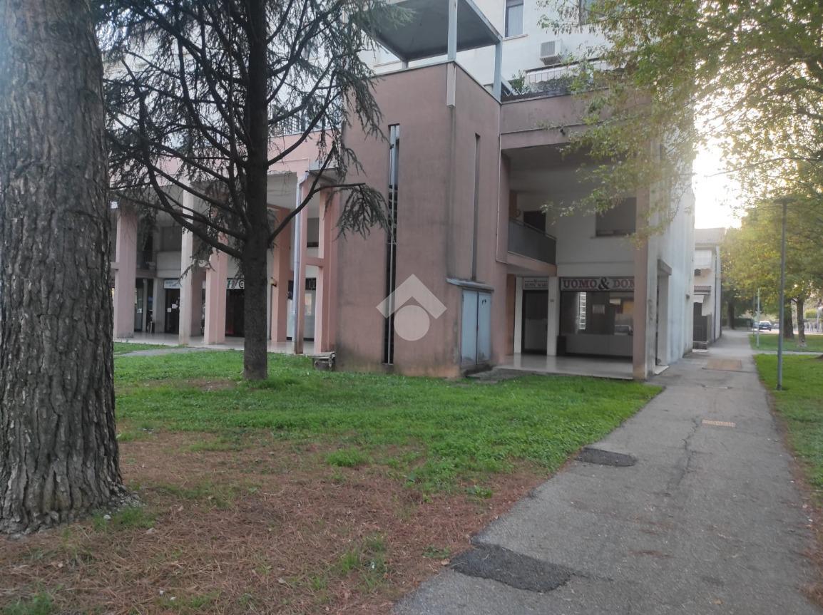 Negozio in affitto a Roncadelle