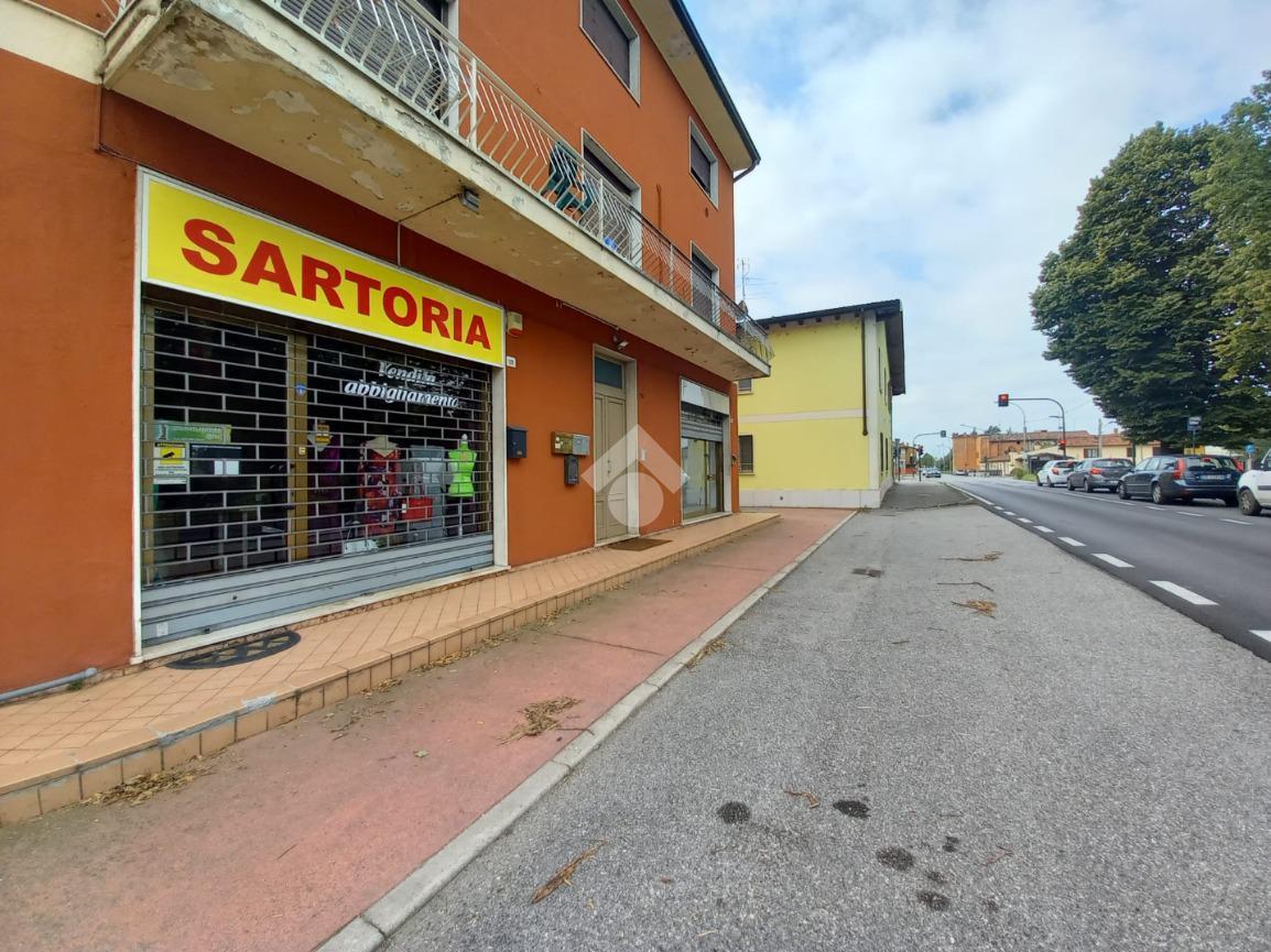 Negozio in affitto a Capriano Del Colle