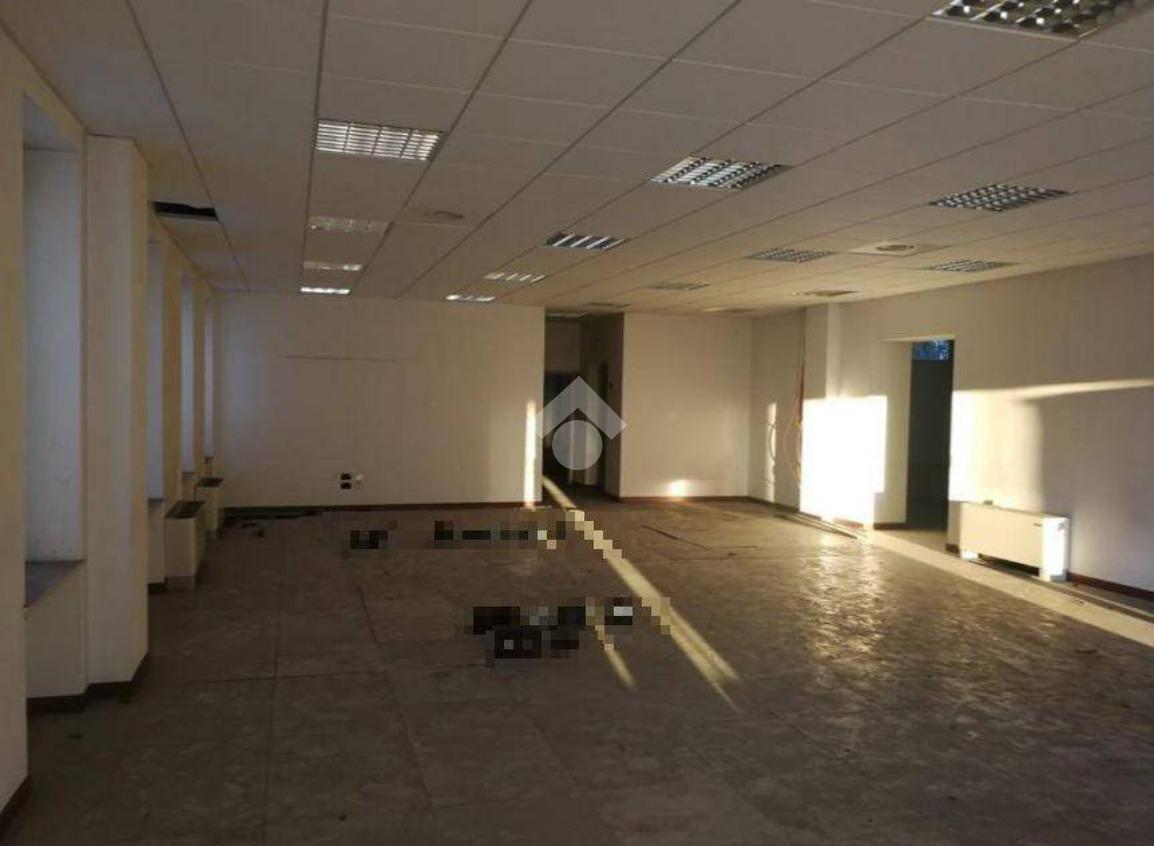 Palazzina commerciale in vendita a Brescia
