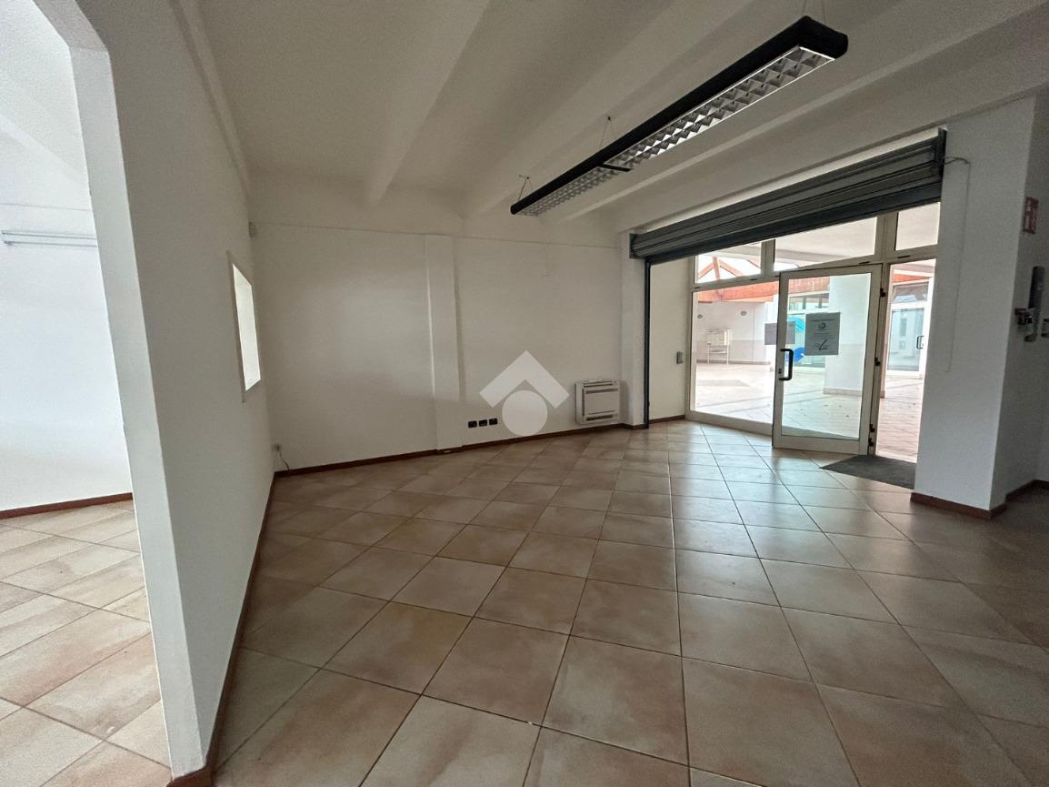 Negozio in affitto a Castel Mella