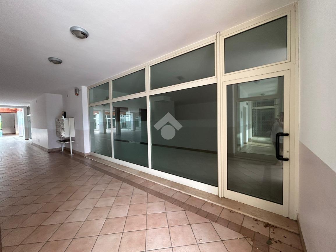 Negozio in affitto a Castel Mella