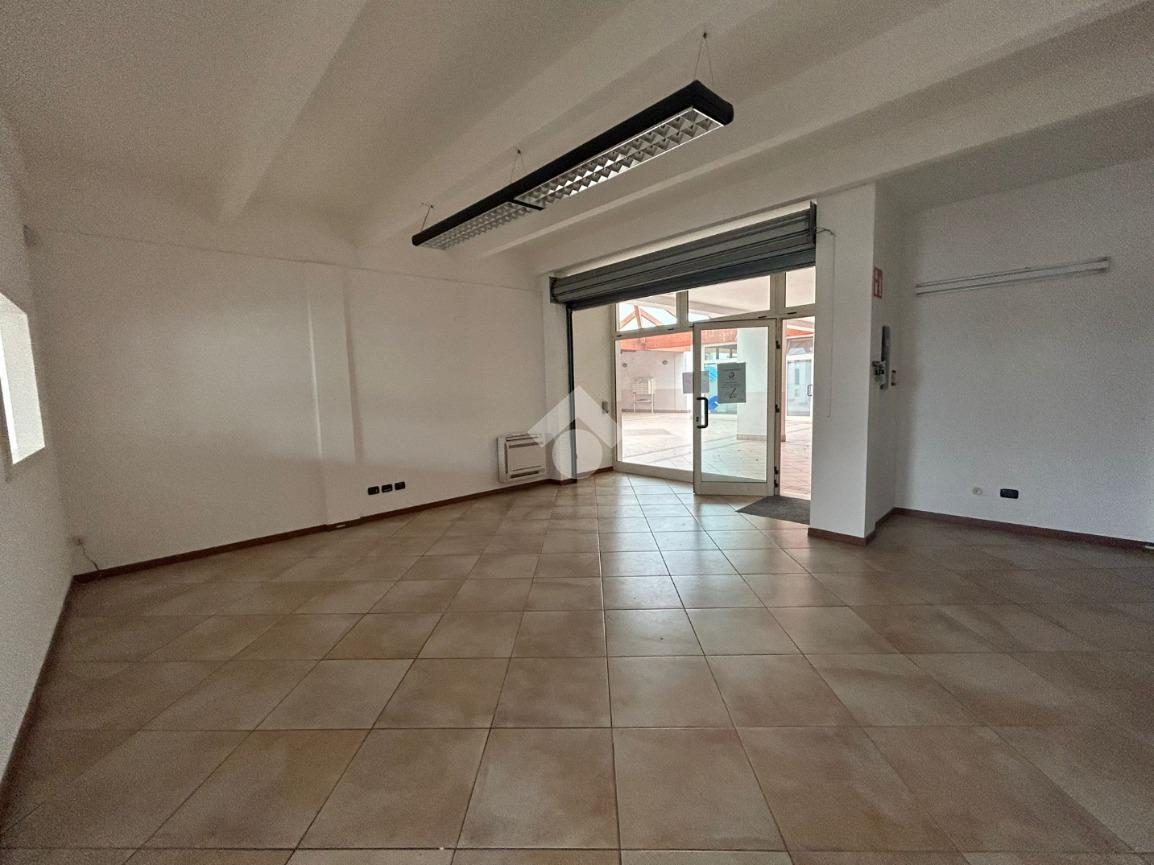 Negozio in affitto a Castel Mella