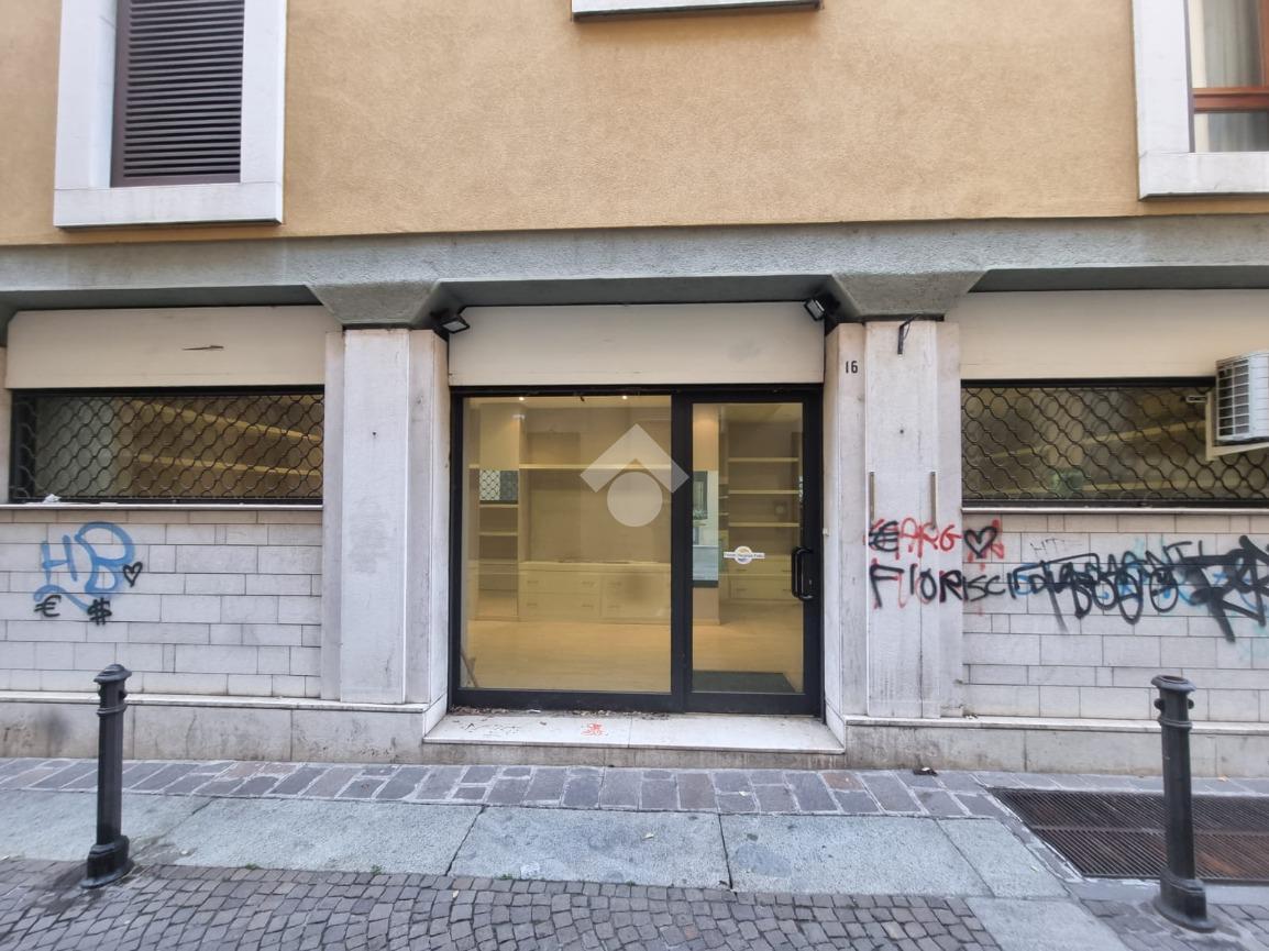 Negozio in affitto a Brescia