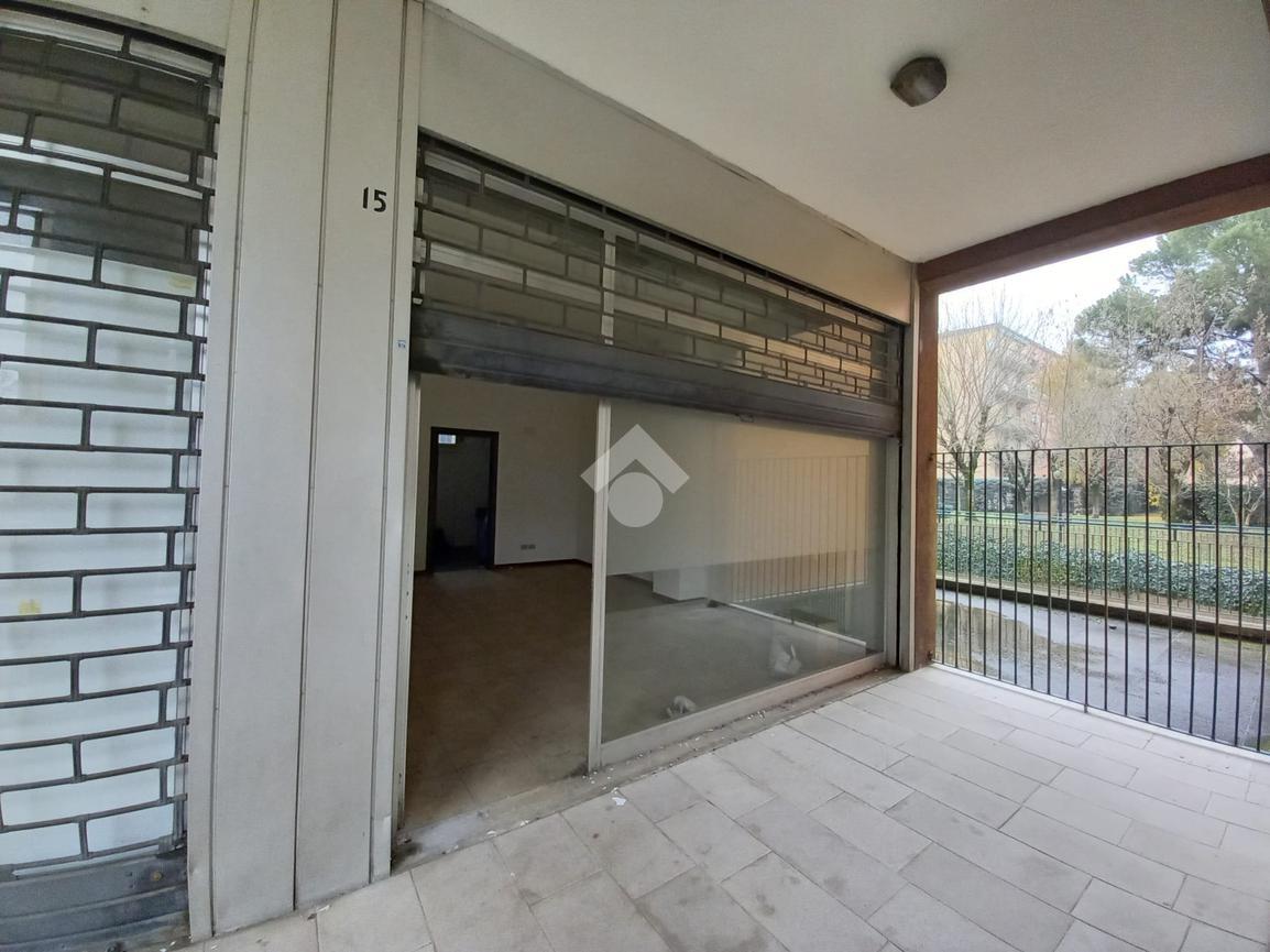 Negozio in affitto a Brescia