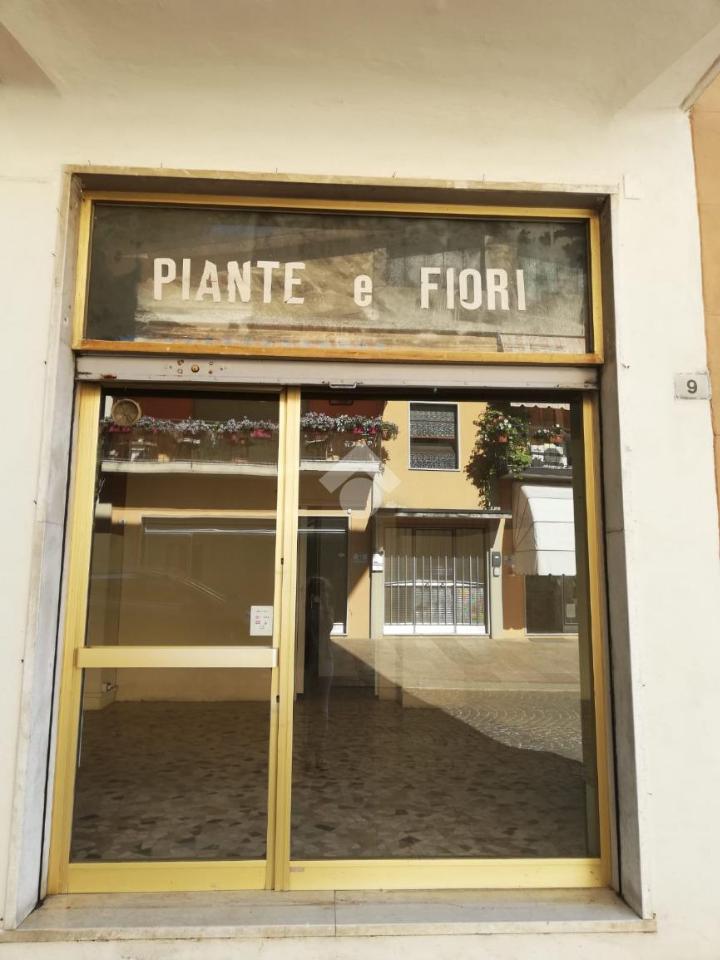 Negozio in affitto a Cellatica
