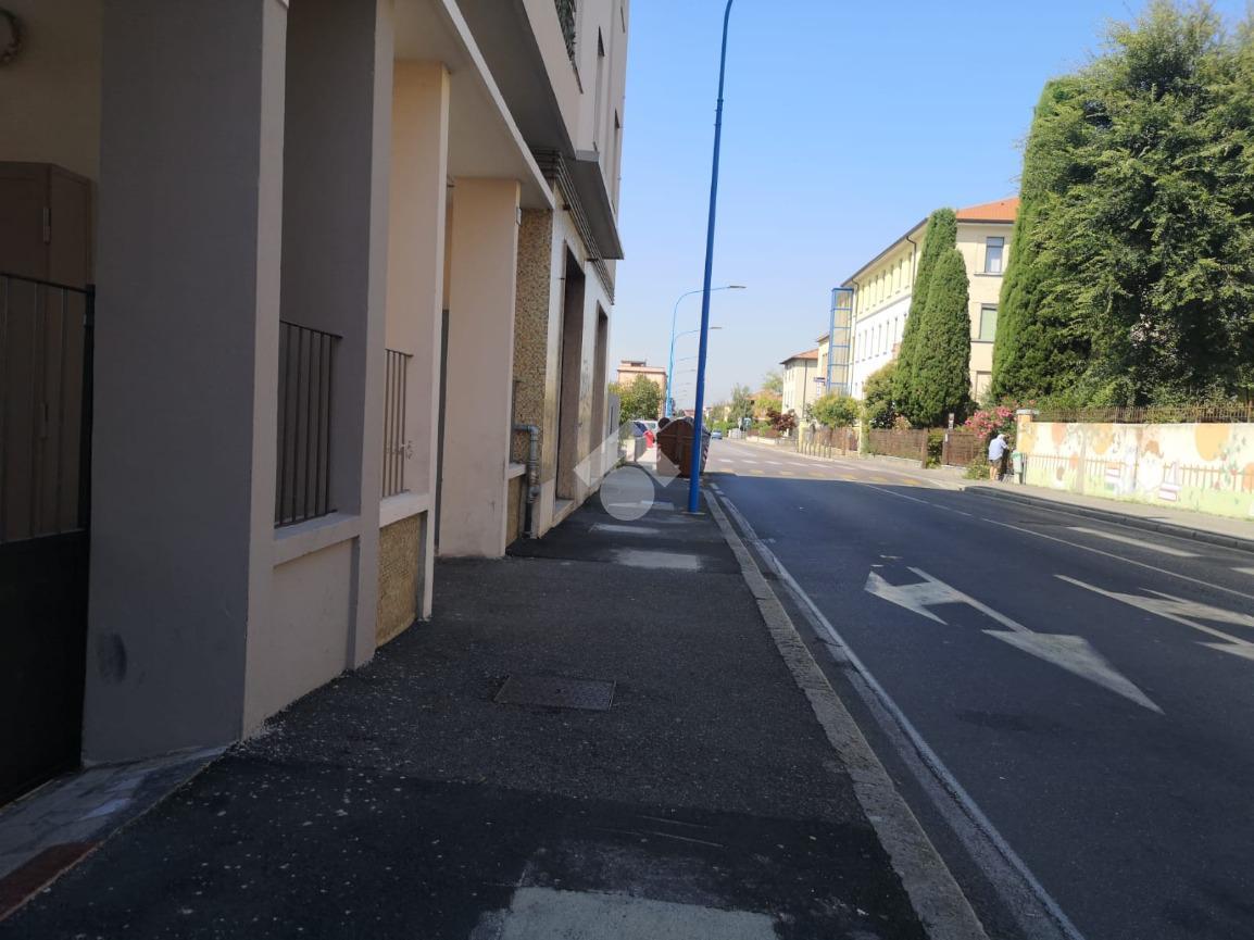 Negozio in affitto a Brescia