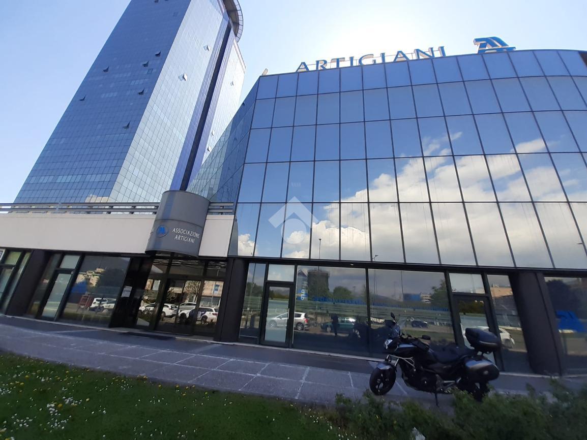 Negozio in affitto a Brescia