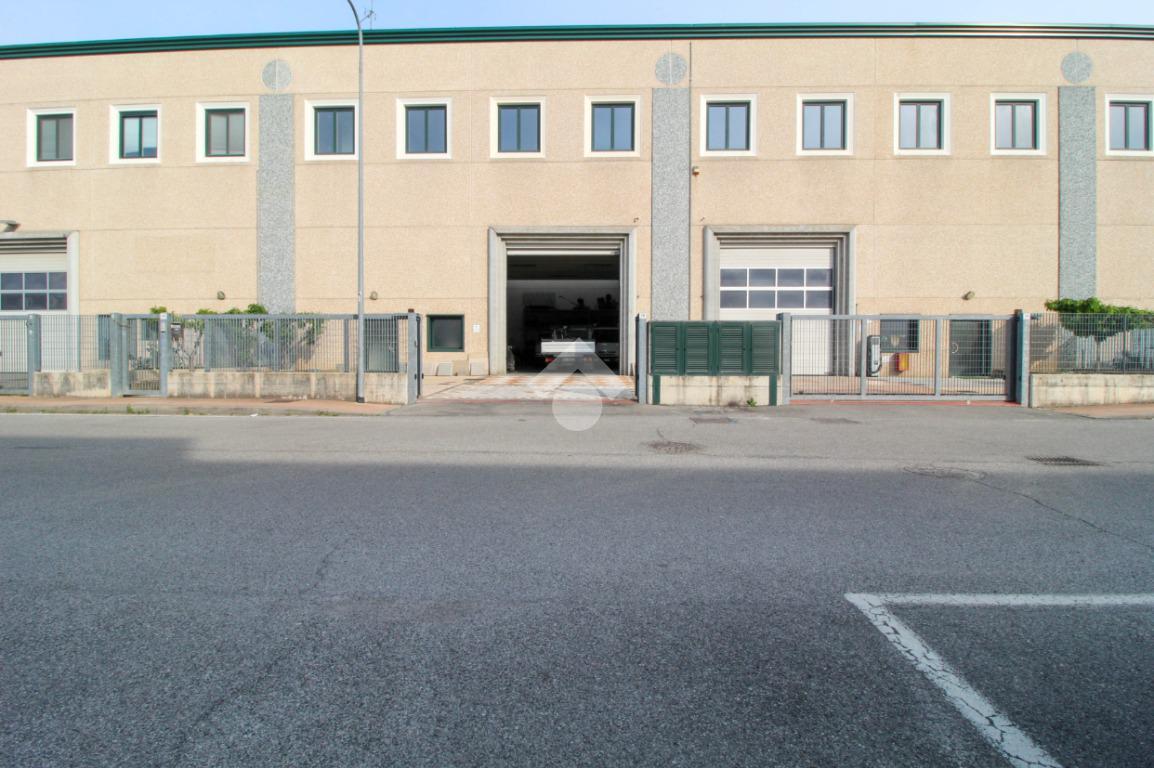 Capannone in vendita a Desenzano Del Garda