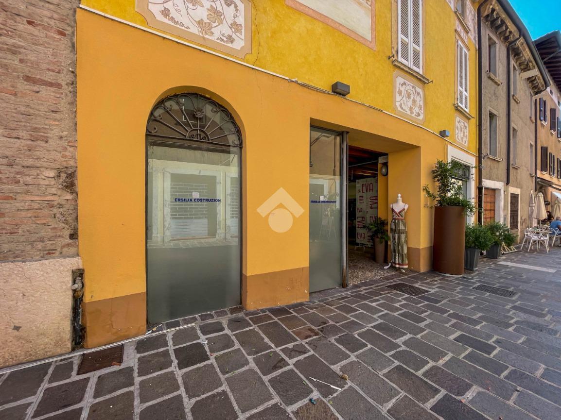 Negozio in vendita a Desenzano Del Garda