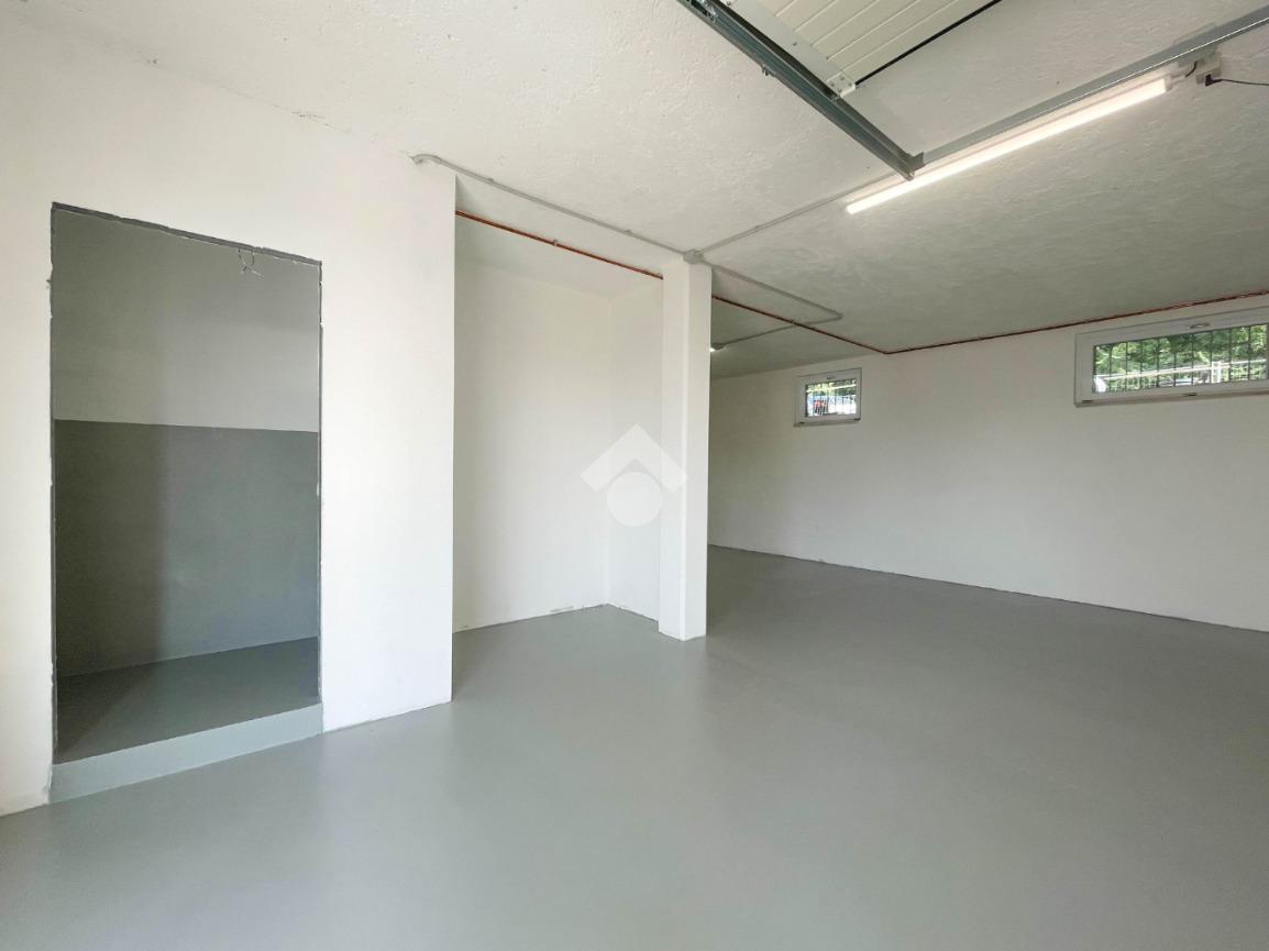 Magazzino in vendita a Lonato