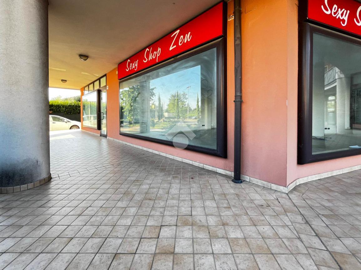 Negozio in affitto a Bedizzole