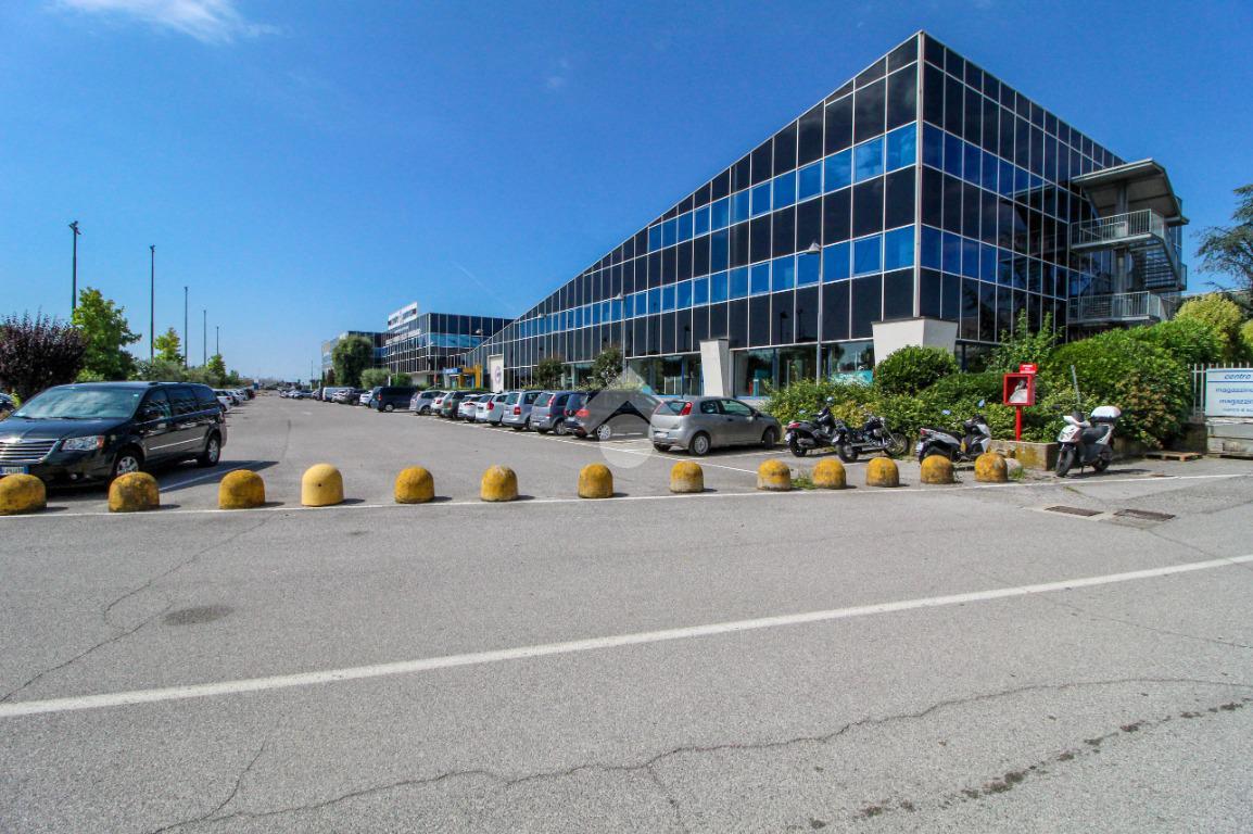 Ufficio in affitto a Desenzano Del Garda