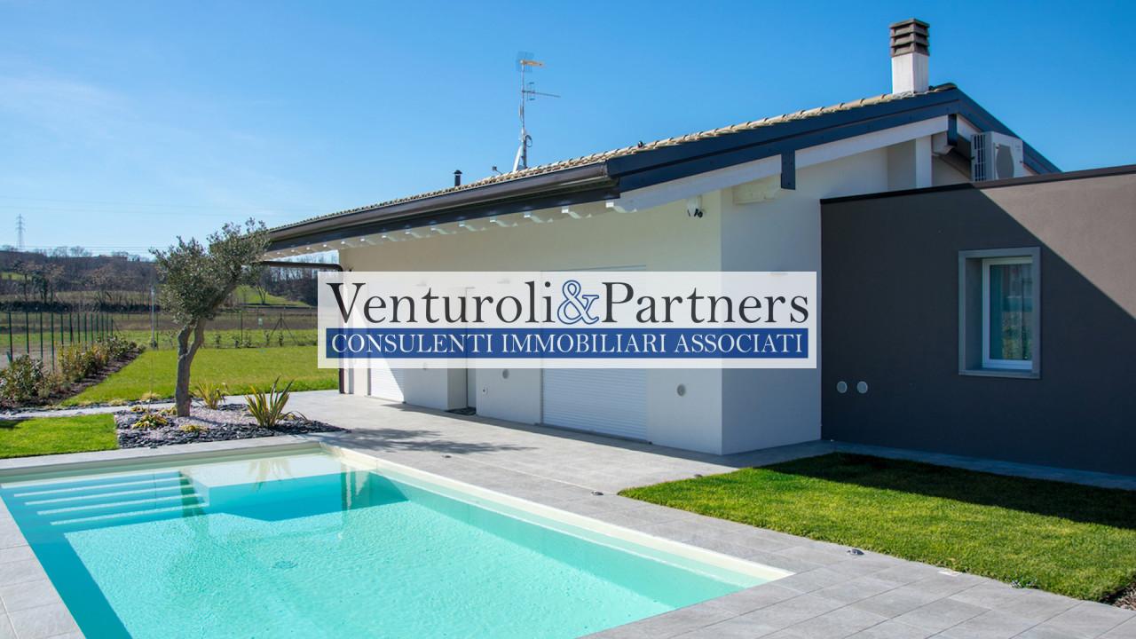 Villa in vendita a Puegnago Sul Garda