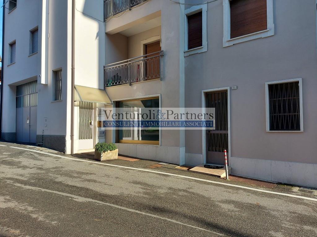 Negozio in affitto a Bedizzole