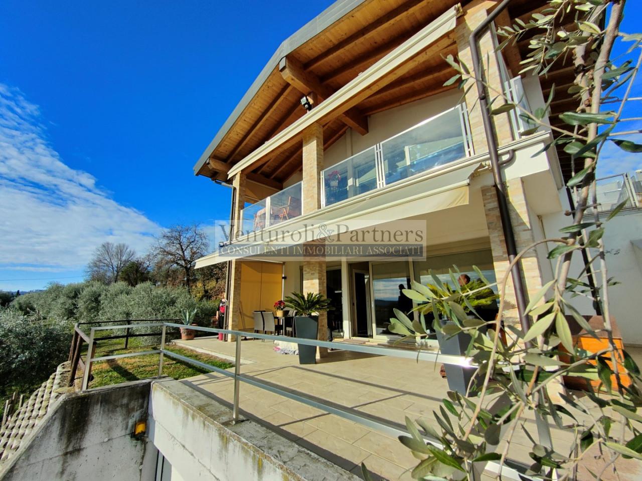 Villa in vendita a Padenghe Sul Garda