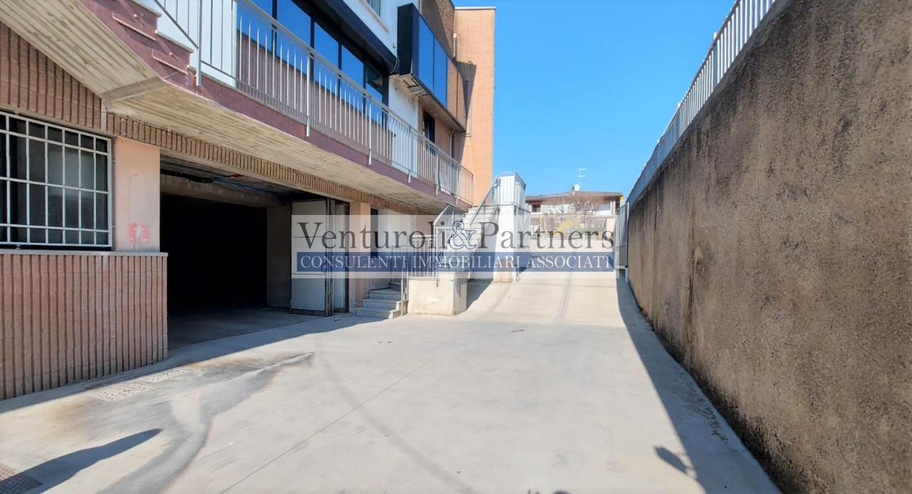 Magazzino in vendita a Nuvolento