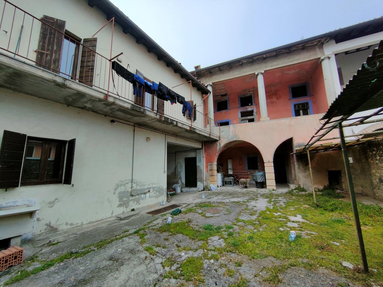 Rustico in vendita a Puegnago Sul Garda