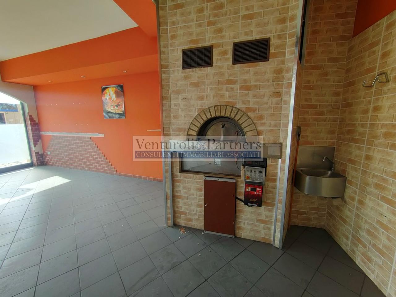 Negozio in affitto a Lonato