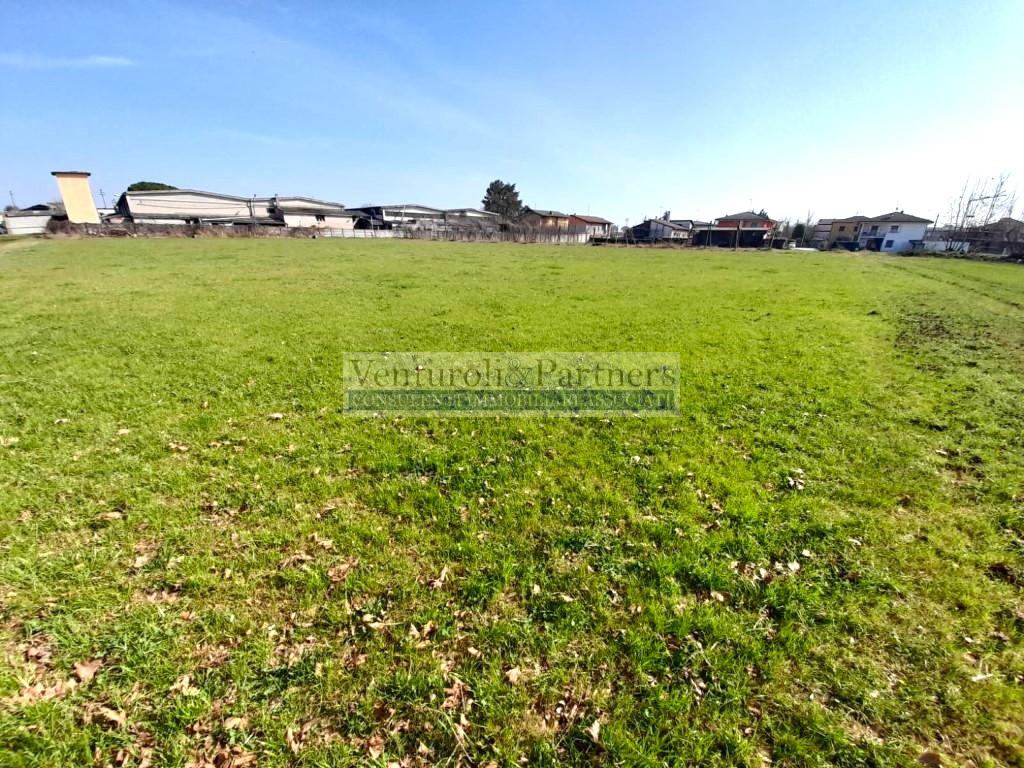 Terreno edificabile residenziale in vendita a Goito