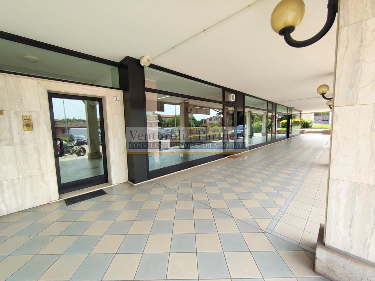 Negozio in vendita a Calcinato