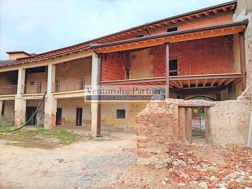 Casale in vendita a Calvagese Della Riviera