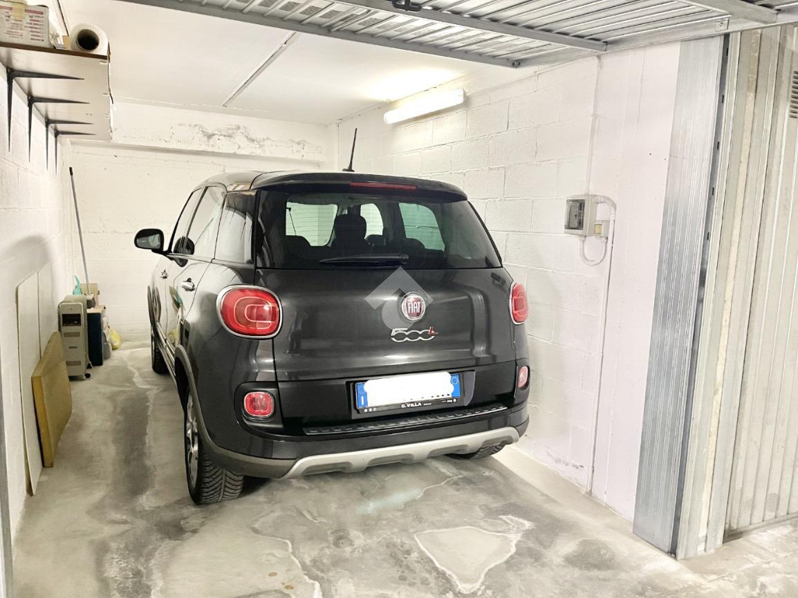 Box in vendita a Diano Marina