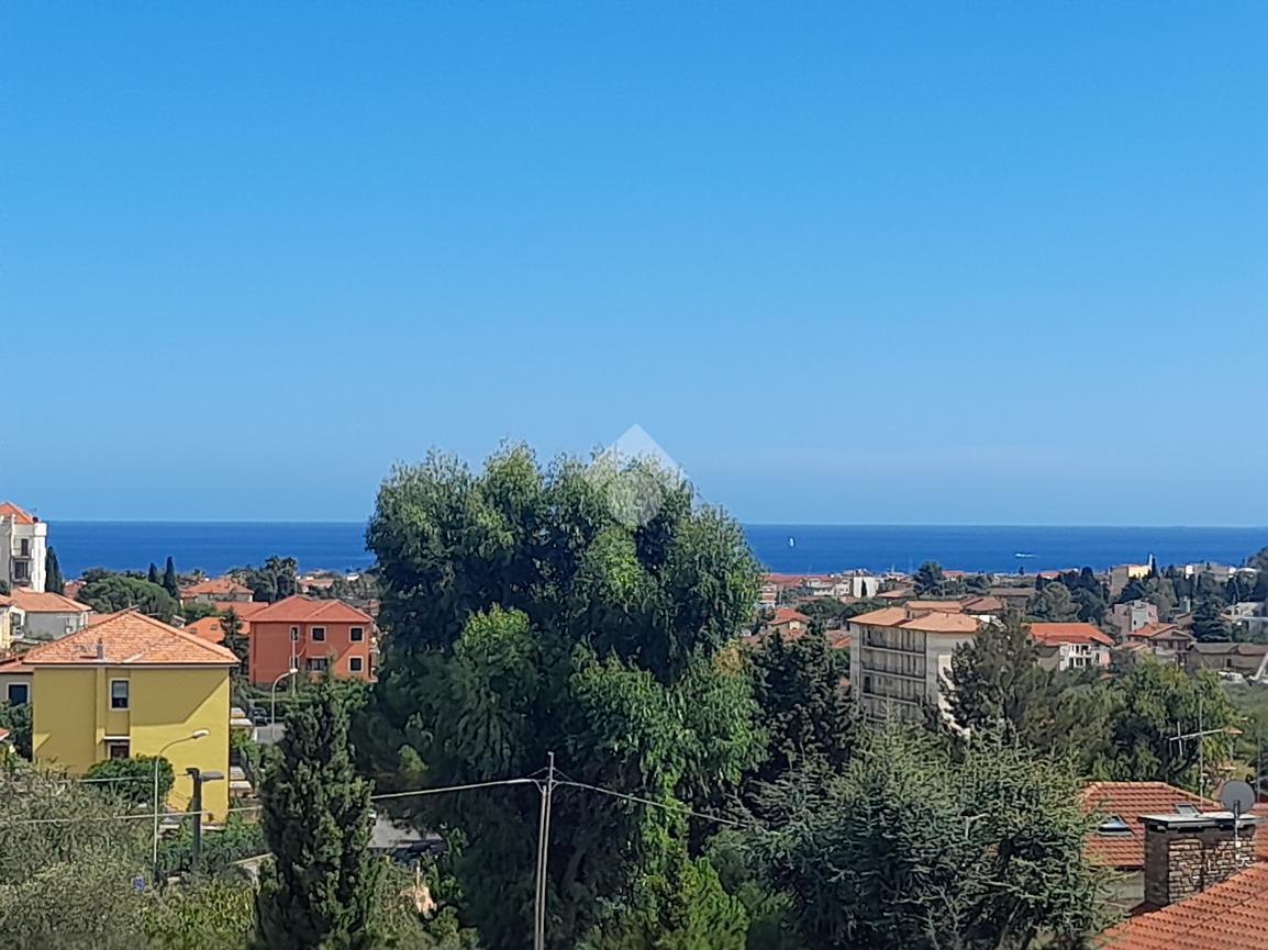 Appartamento in vendita a Diano Castello