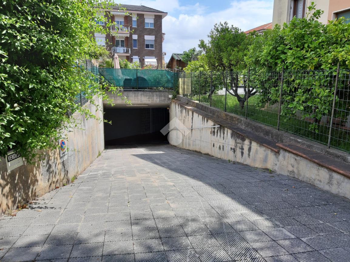 Box in vendita a Diano Marina