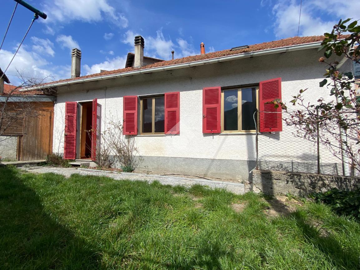 Casa indipendente in vendita a Montoggio