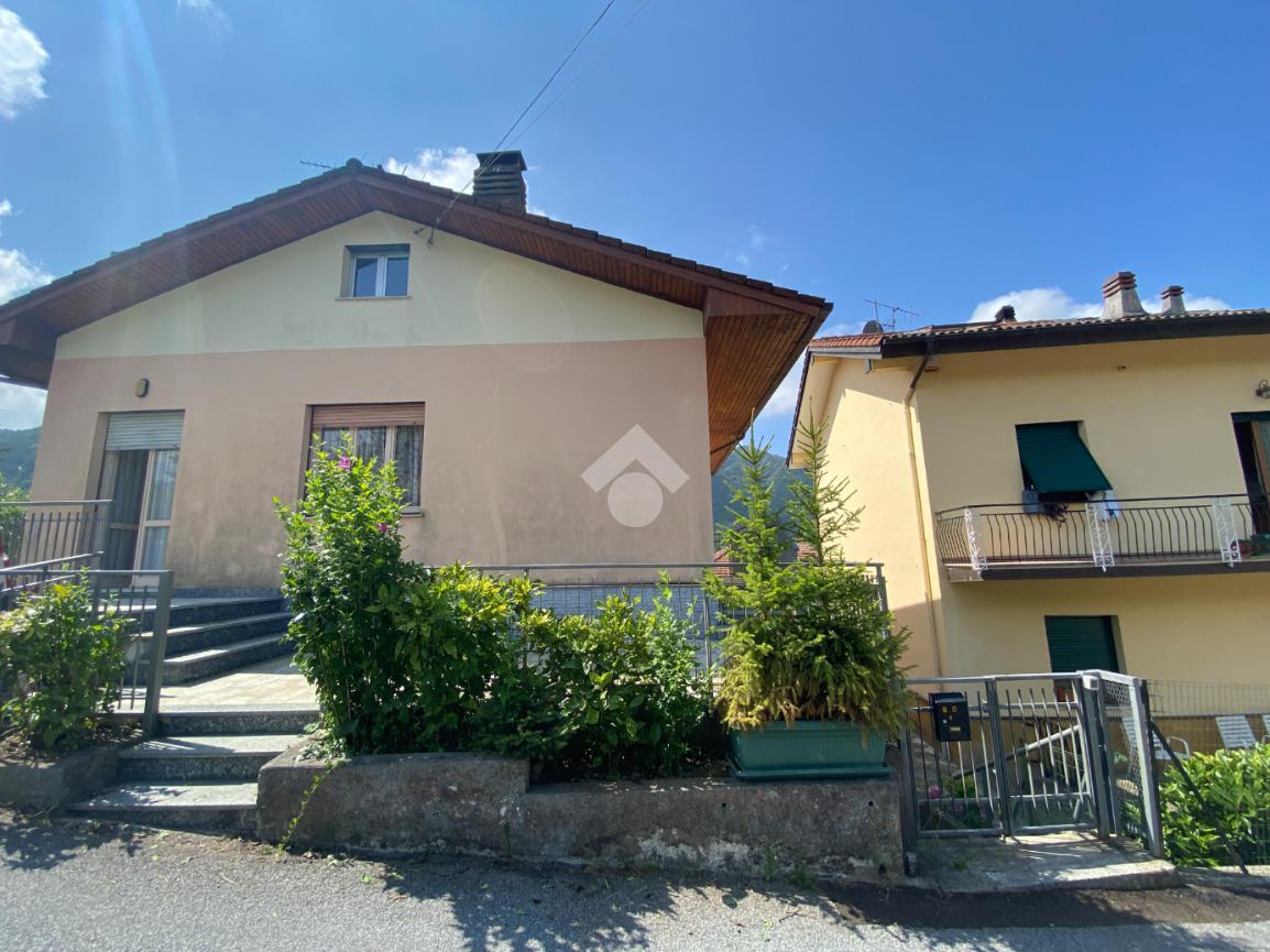 Casa indipendente in vendita a Montoggio