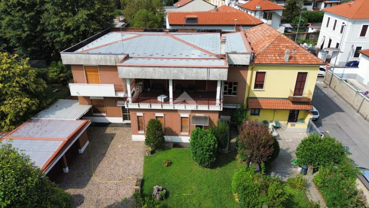 Villa in vendita a Desio