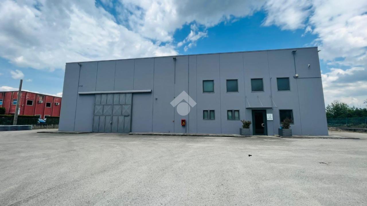 Capannone in affitto a Vitulazio