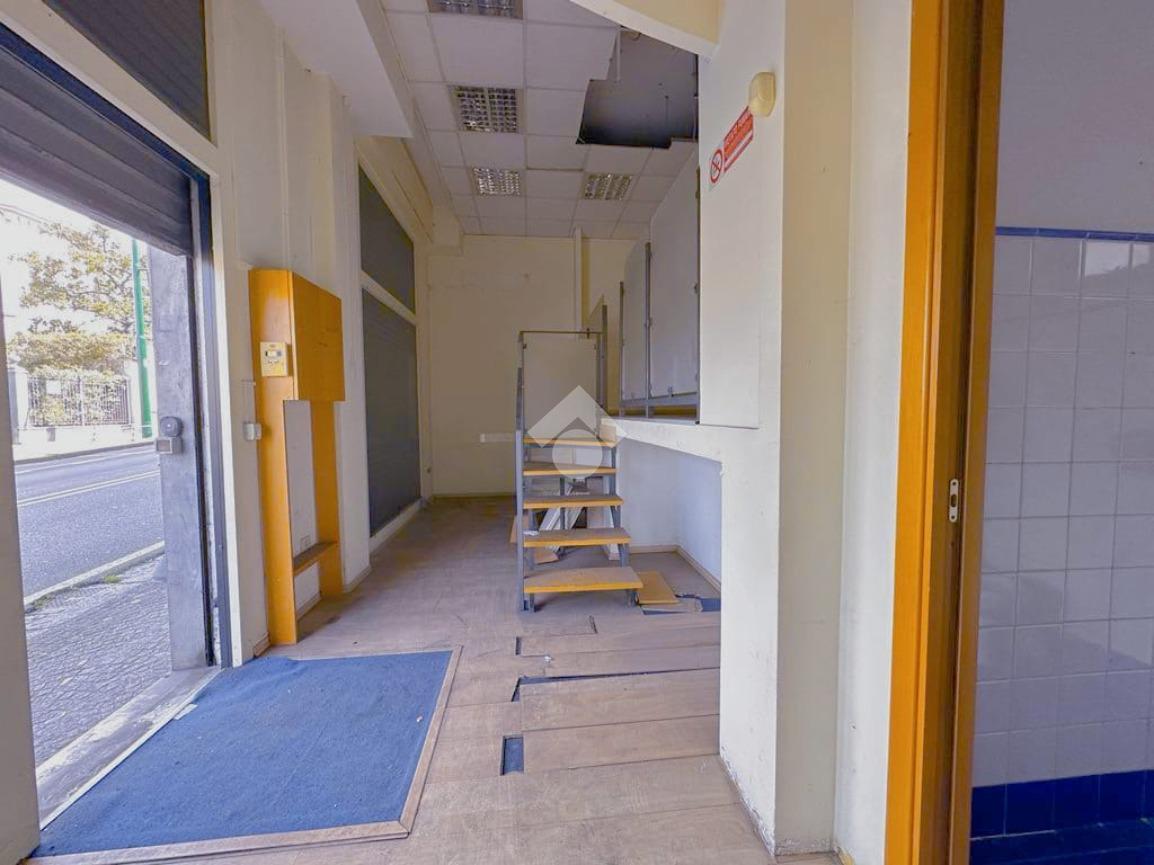 Negozio in vendita a Portici