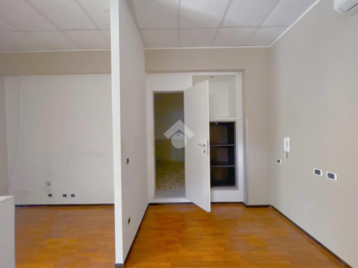 Negozio in affitto a Sant'Anastasia