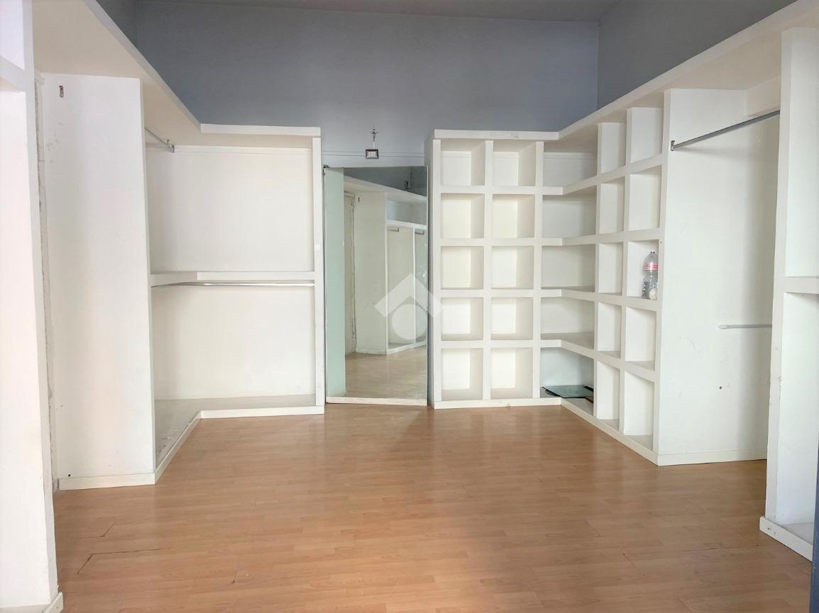 Negozio in affitto a Sant'Anastasia