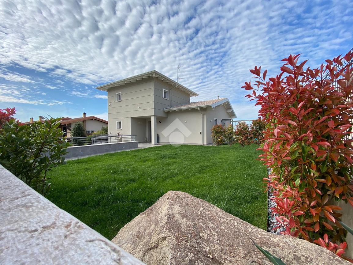 Villa in vendita a Volta Mantovana