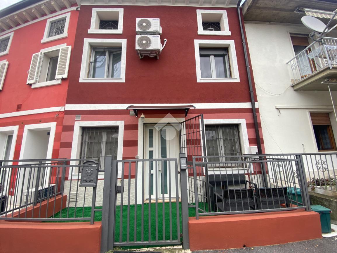 Casa indipendente in vendita a Verona