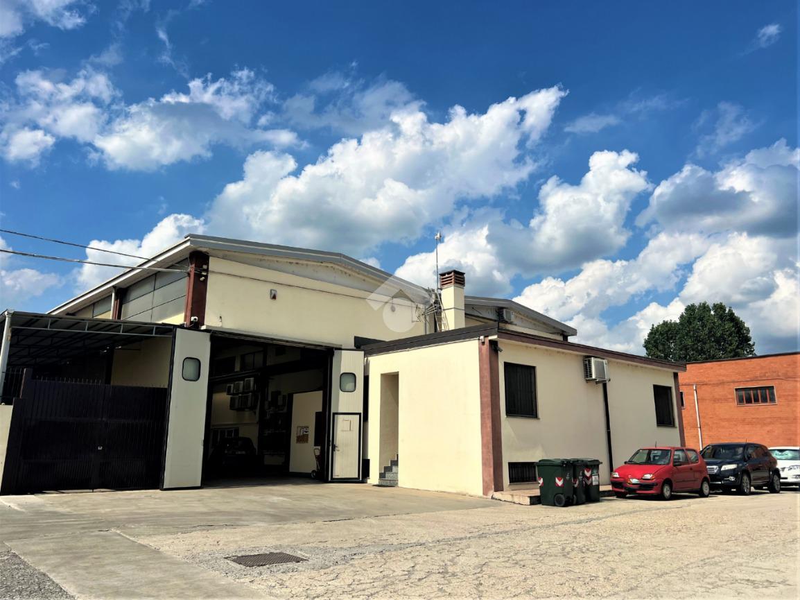 Capannone in vendita a Torino