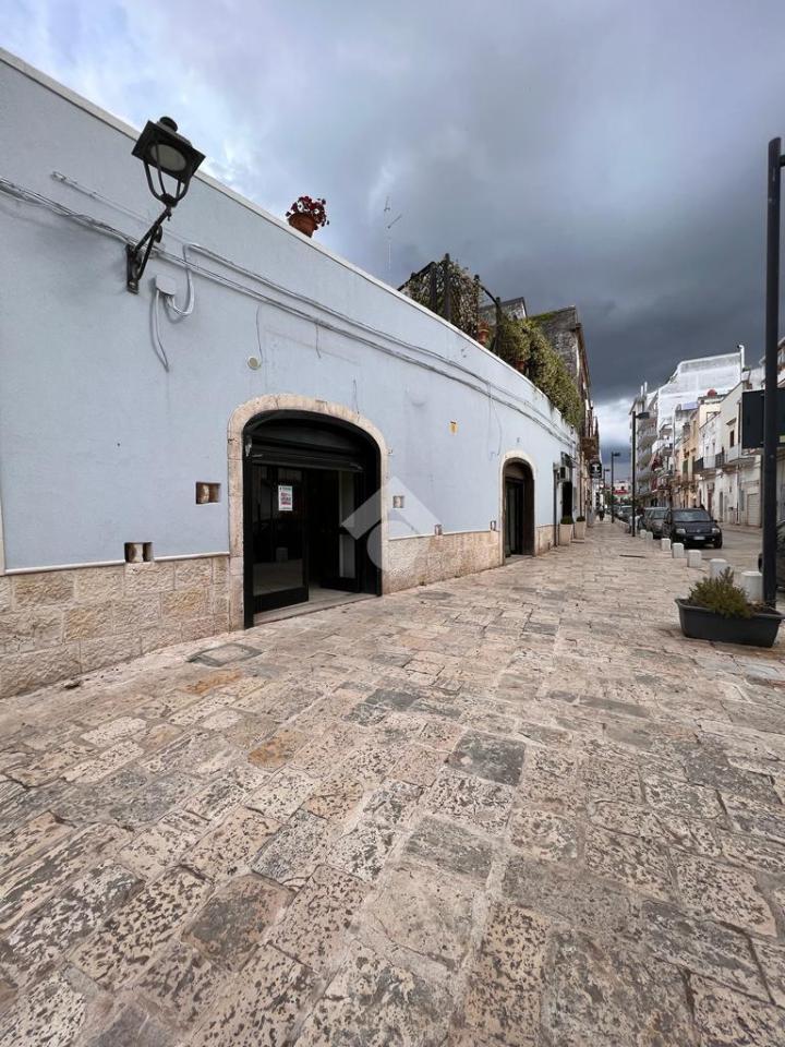 Negozio in affitto a Casamassima