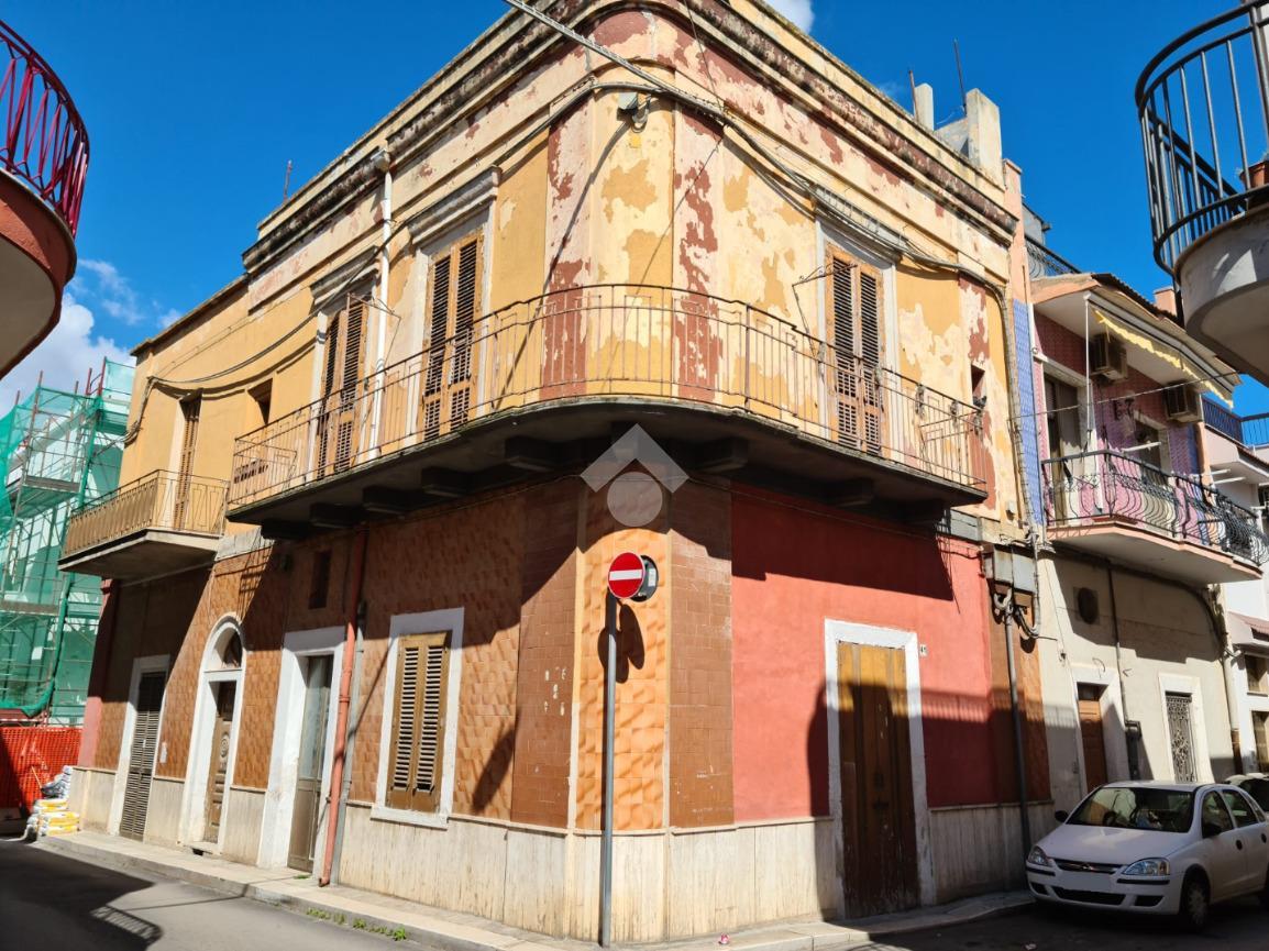 Palazzo in vendita a Adelfia