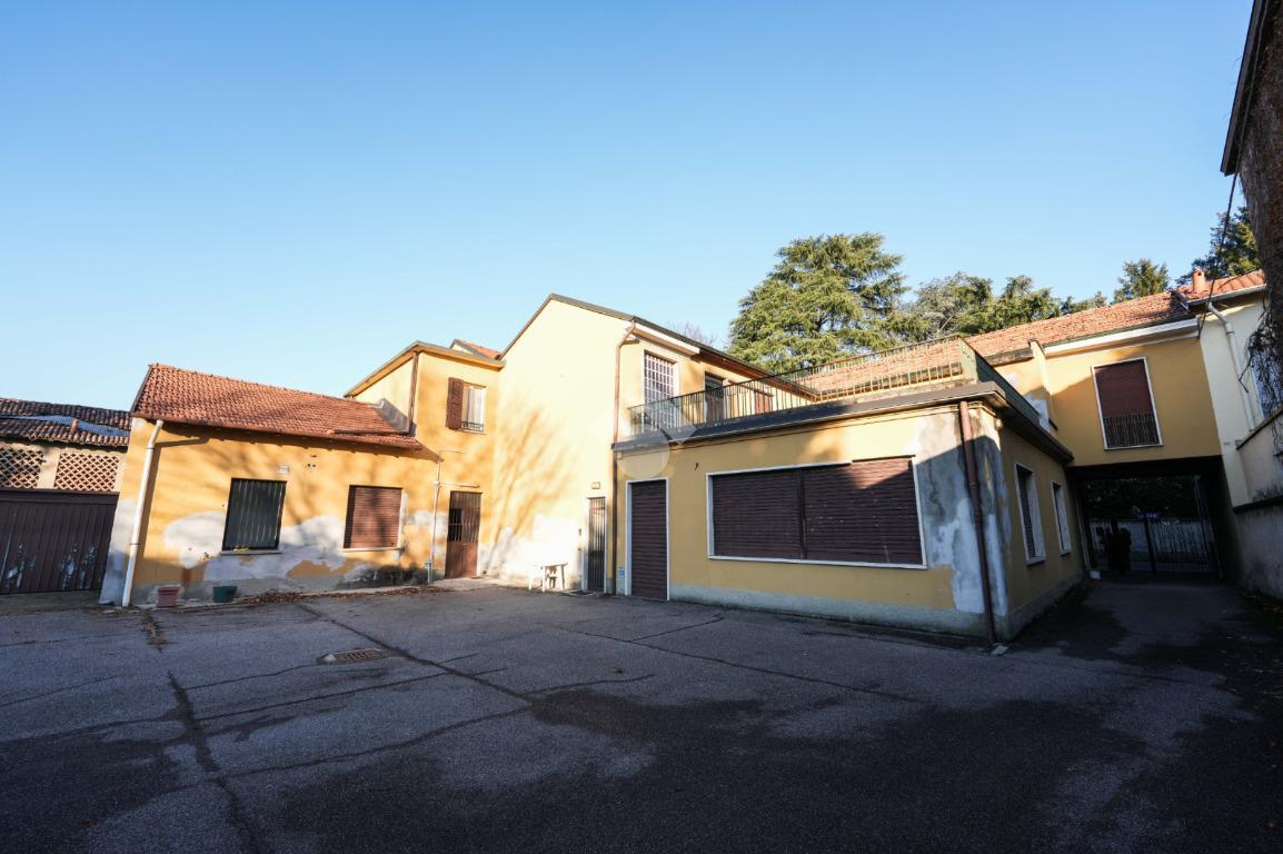 Casa indipendente in vendita a Verano Brianza
