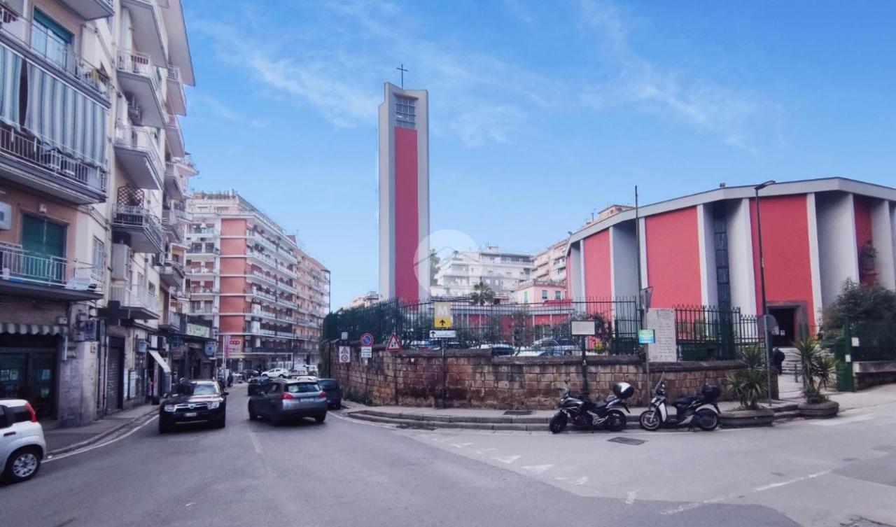 Negozio in affitto a Napoli
