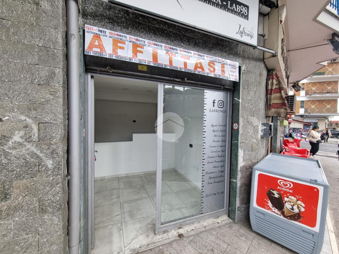 Negozio in affitto a Napoli