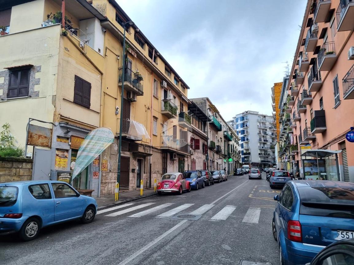 Negozio in affitto a Napoli