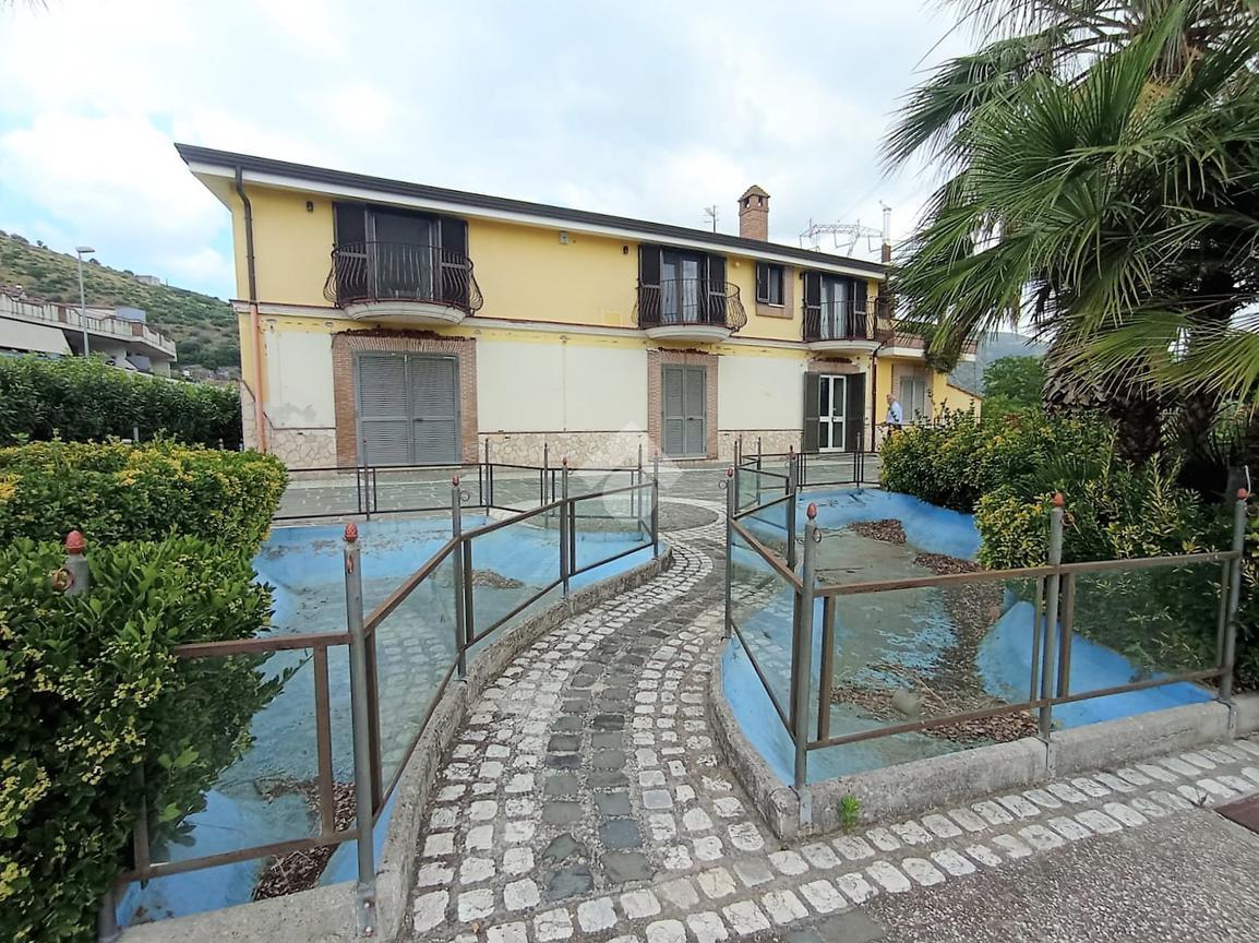 Negozio in affitto a Maddaloni